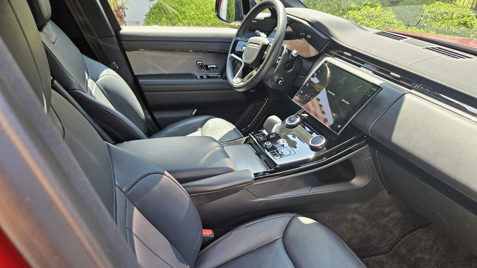 Range Rover Sport P460i Hybrid - Rent this top of the range new shape ...